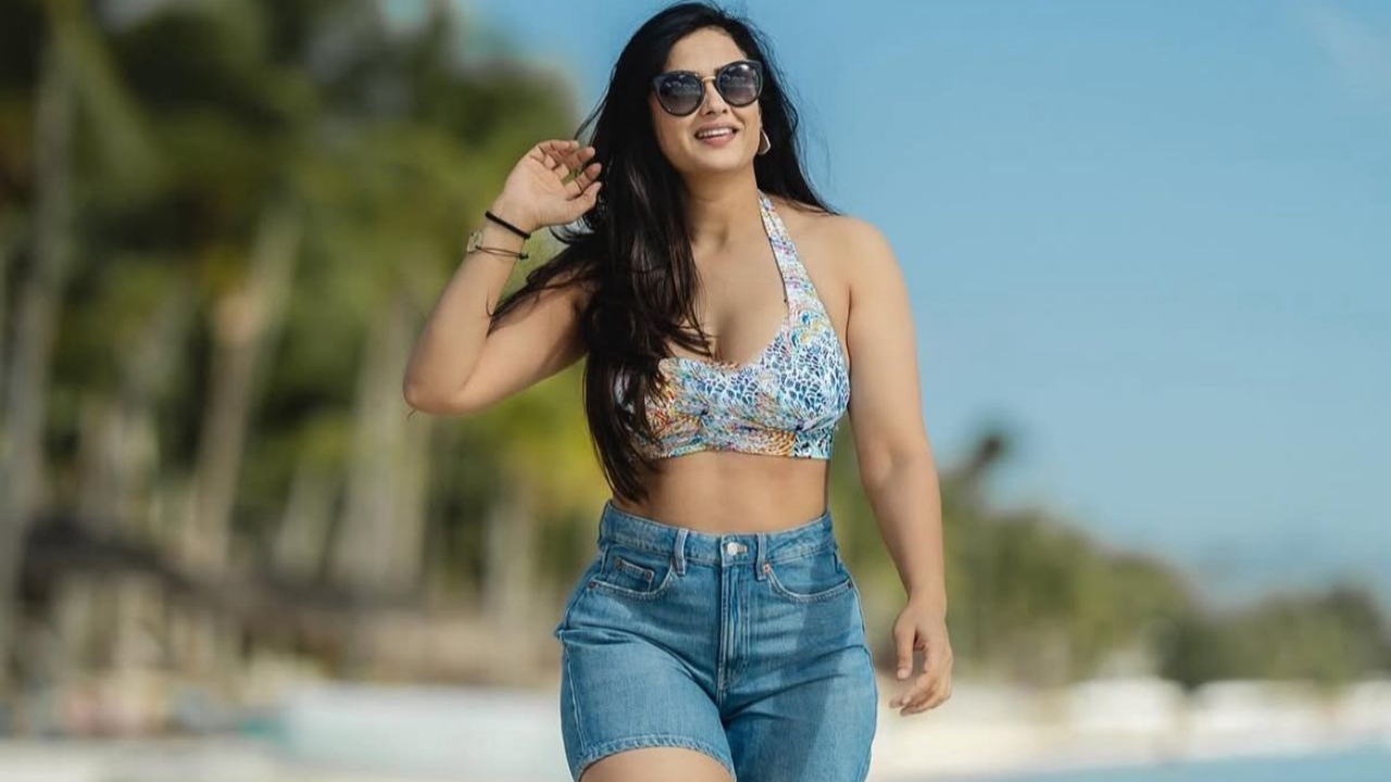 Shweta Tiwari Looks Stunning in Bralette and Shorts During Mauritius Vacation - Jay-Ho!
