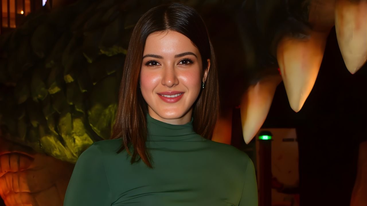 Shanaya Kapoor Turns Heads in Emerald Gown at Tu Yaa Main Trailer Launch